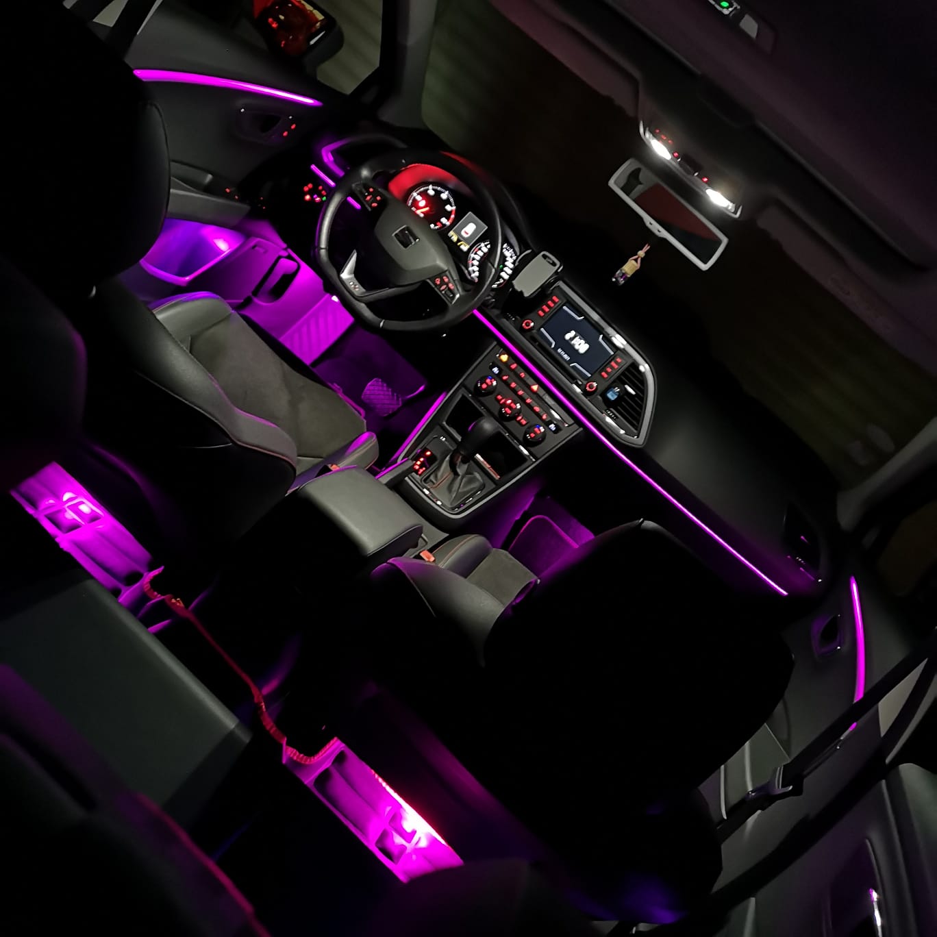 Comment installer un système d'éclairage LED dans votre voiture ...